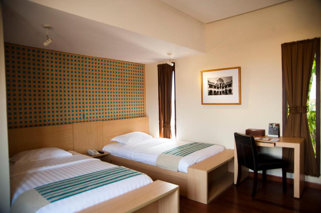 Rekomendasi Hotel Dekat Undip Tembalang - Jalan Rindang
